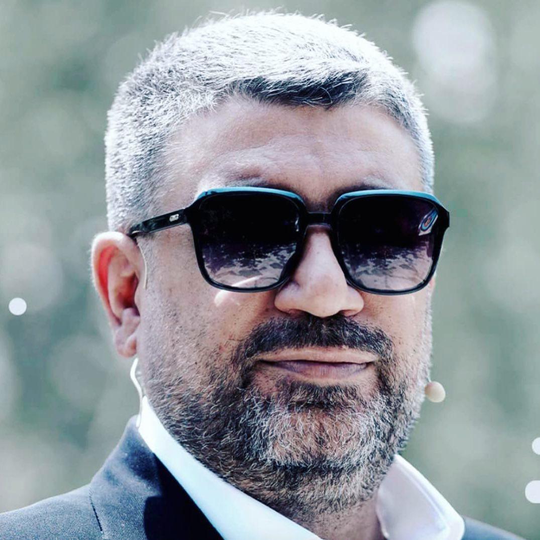 رشیدپور در آغاز چهل و چهار سالگی عکس